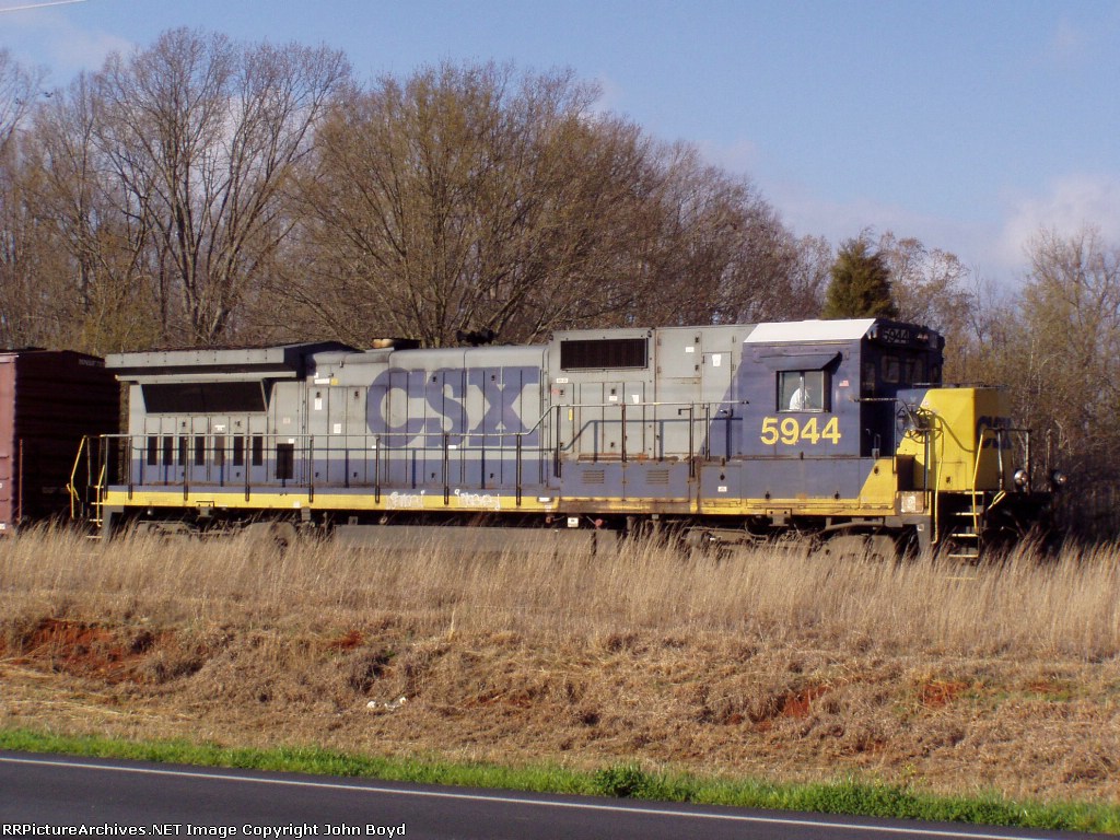 CSX 5944 drops cars for Pickens Railway at the Belton Yard